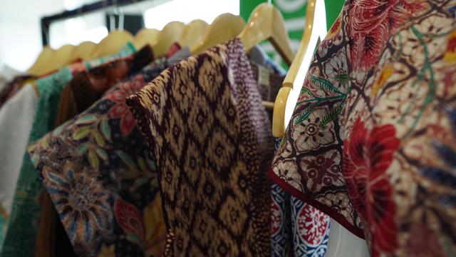 Jumlah Perajin Batik Turun Drastis, Bagaimana Efeknya pada Brand Batik ...