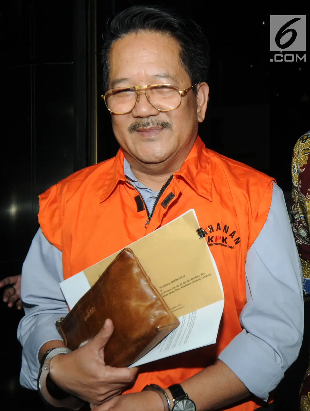 FOTO: Terjaring OTT, Sibron Azis Resmi Ditahan KPK - Foto Liputan6.com