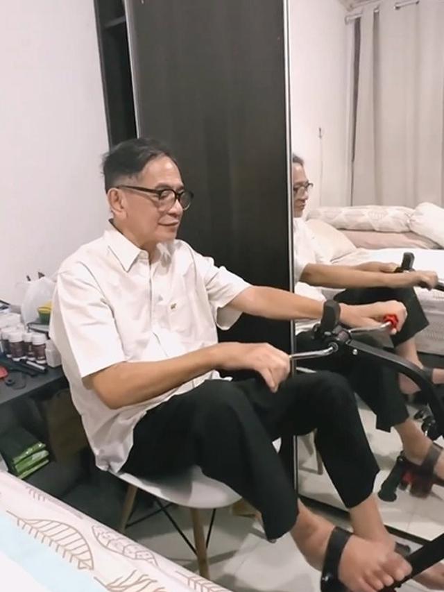 7 Potret Terbaru Ray Sahetapi Usai Stroke, Jalani Lebaran Bareng Keluarga