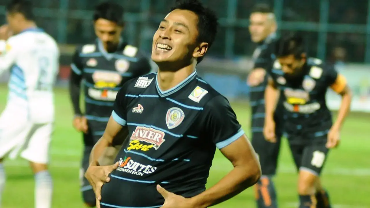 Selebrasi Penuh Cinta Samsul Arif buat Istri dan Buah Hati - Indonesia ...