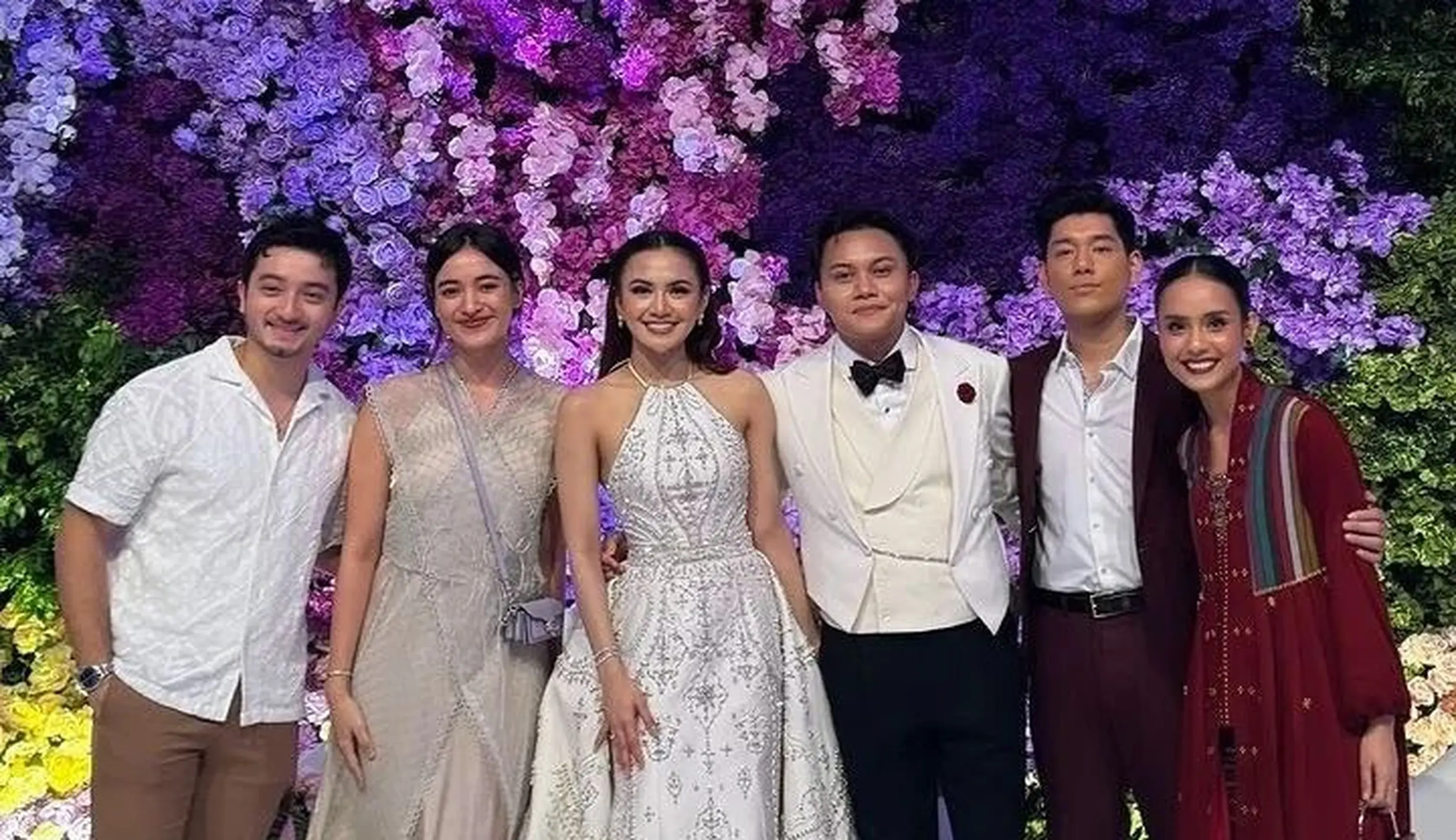 6 Gaya Serasi Pasangan Seleb Muda di Resepsi Pernikahan Rizky Febian dan Mahalini, Aaliyah ...