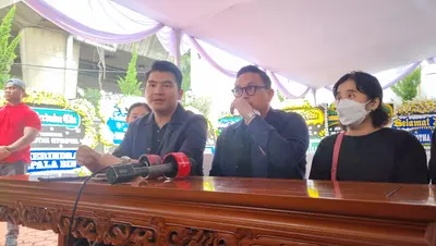 Hotma Sitompul Meninggal Dunia, Ini 7 Potret Kenangannya - Hot Liputan6.com