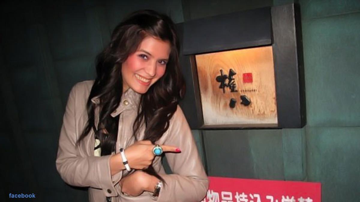 Hamil, Carissa Puteri Rajin Yoga - ShowBiz Liputan6.com