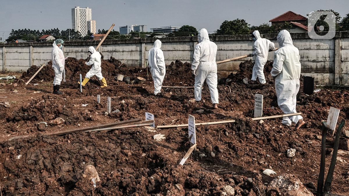 FOTO: TPU Rorotan Mulai Digunakan untuk Pemakaman Jenazah Pasien COVID ...