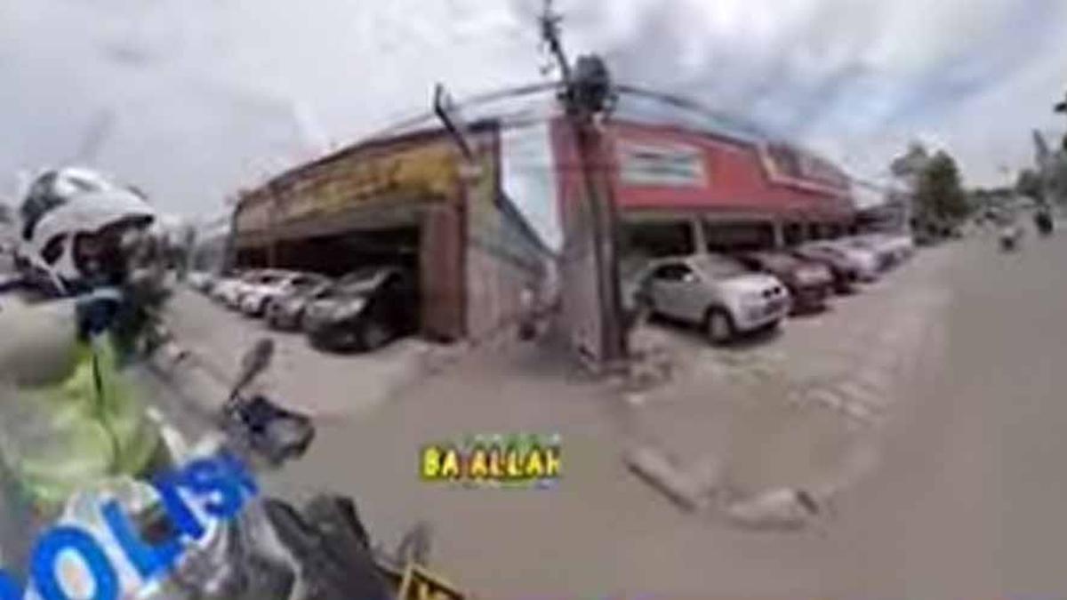 Polisi Asyik Ngevlog Malah Ketemu Bapak-bapak Ngeyel Tak Pakai Helm ...