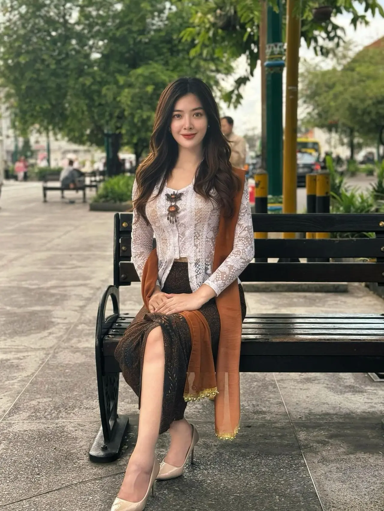 Profil Dara Saraswati Yang Kerap Tampil Populerkan Busana Kebaya Indonesia Gadis Cantik Asal