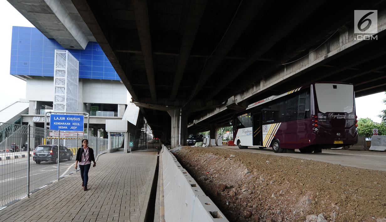 FOTO: Menjajal Royaltrans, Bus Premium TransJakarta - Foto Liputan6.com