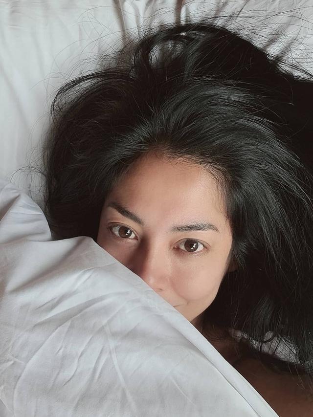 6 Potret Lulu Tobing Awet Muda, Kulit Glowing-nya Bikin Silau Feby ...