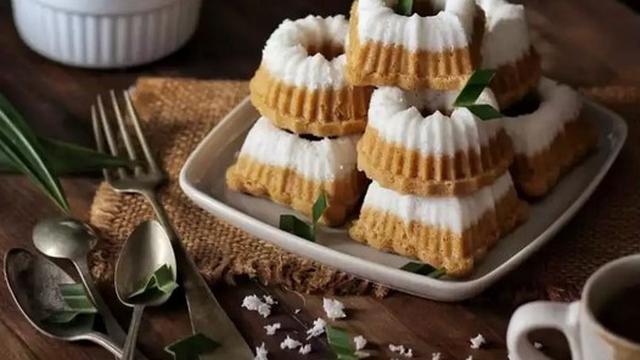 25 Ide Jualan Kue Basah Paling Laris Depan Rumah, Peluang Usaha Menjanjikan