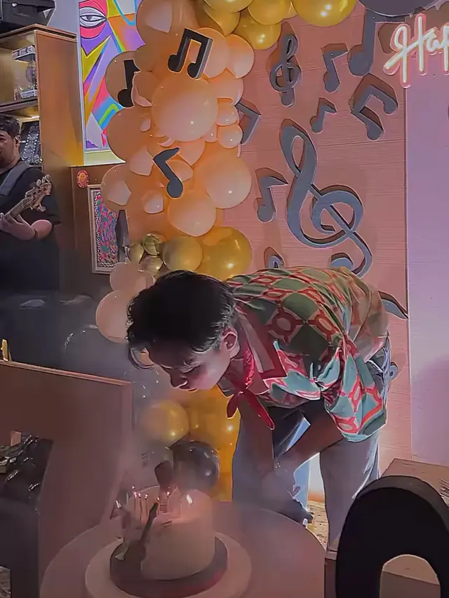 7 Potret Pesta Ultah ke-17 Rizwan Anak Sule Dihadiri Pacar, Pamer Momen ...