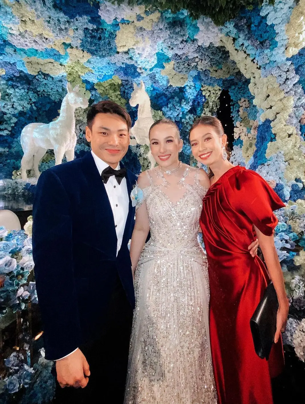 8 Ide Baju Kondangan yang Elegan dan Mewah dari Artis di Pernikahan ...