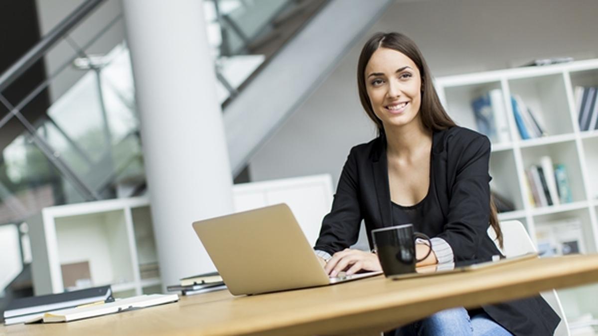 Kerja Bahagia, 4 Cara Ini Membantu Menghindari Stres Saat Bekerja ...