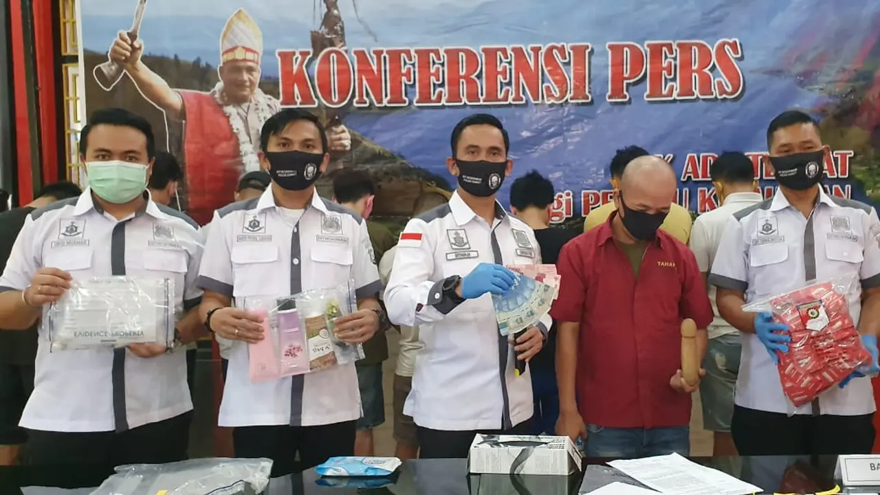 Polisi Gerebek Tempat Pijat Plus-Plus Khusus 'Gay' di Medan - Regional Liputan6.com