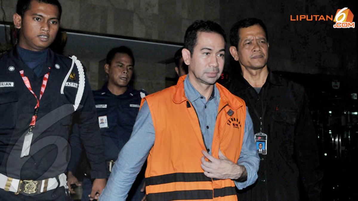 [GALERI FOTO] Akil Mochtar dan Adik Ratu Atut Berbaju Tahanan - News ...