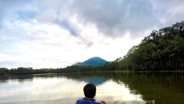 5 Wisata Danau di Jawa Timur, Asri dan Menyejukkan Mata - Surabaya ...