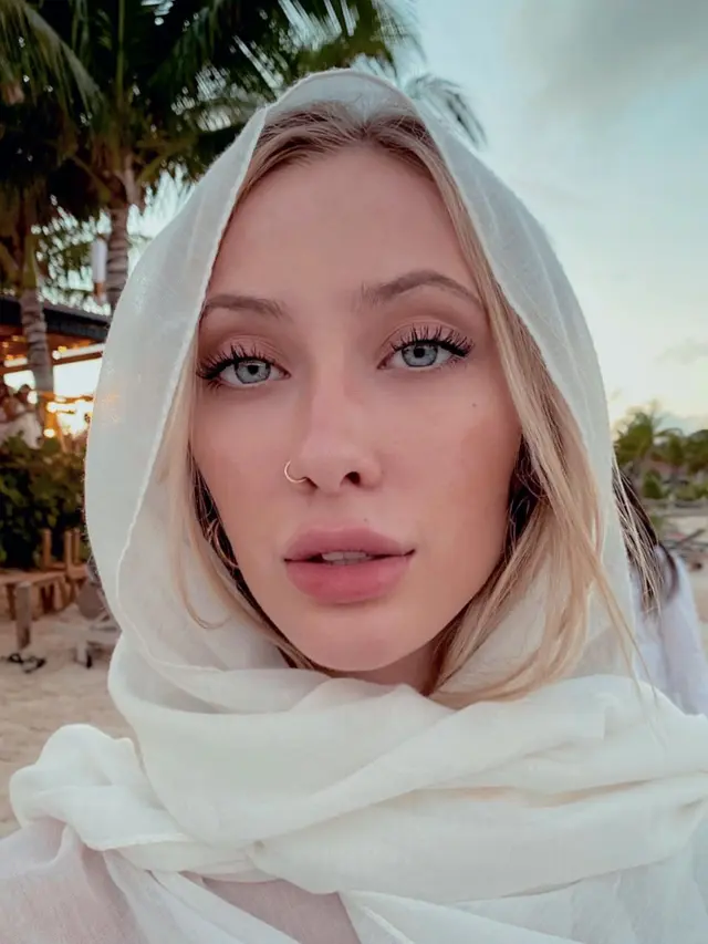 Influencer Kaylen Ward Kirim Foto Bugil untuk Penyumbang Bantuan ...