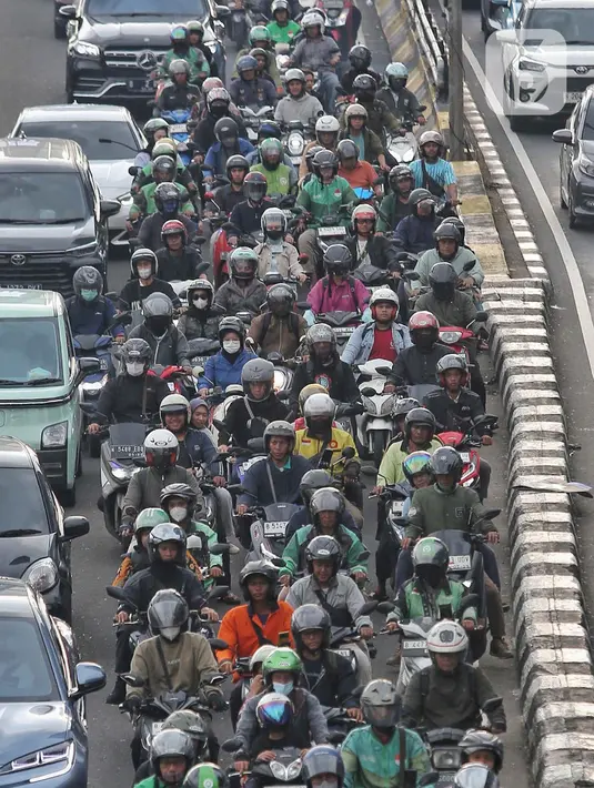 Kendaraan Bermotor, Penyumbang Terbesar Polusi Udara di Jakarta - Foto Liputan6.com