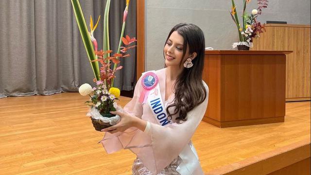 Deretan Penampilan Cindy May McQuire di Karantina Miss International ...