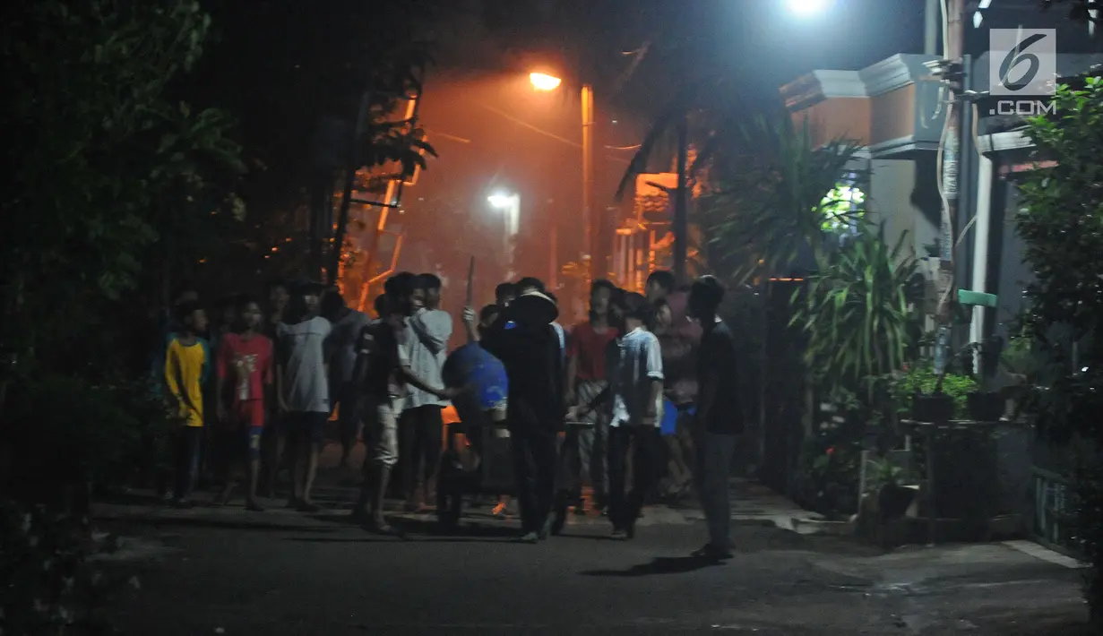 FOTO: Serunya Tradisi Remaja di Depok Membangunkan Sahur - Foto ...