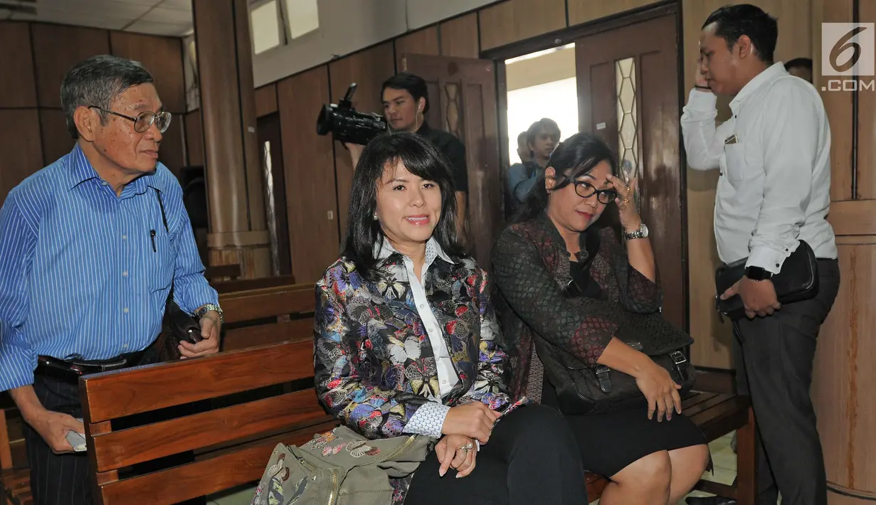 FOTO: Veronica Pilih Absen, Sidang Cerai Ahok Ditunda - Foto Liputan6.com
