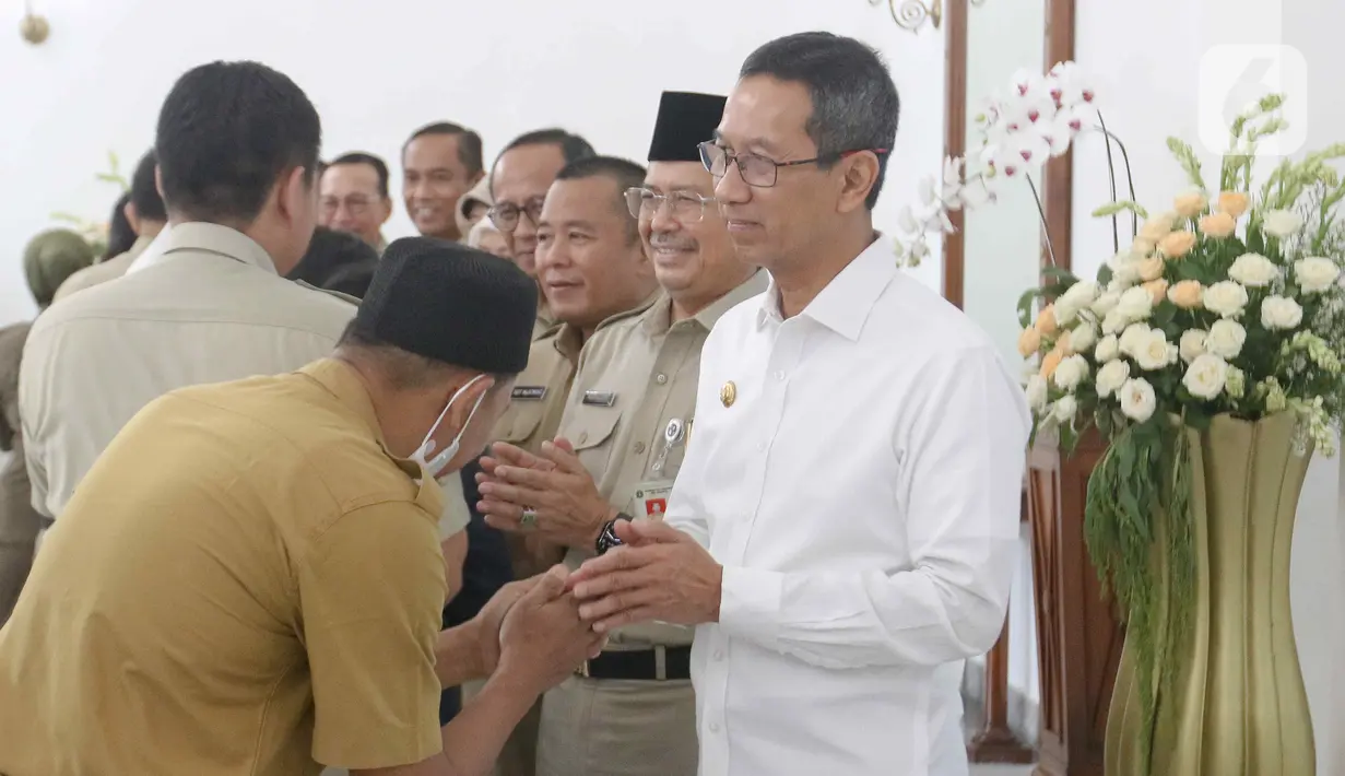 Halal Bihalal ASN di Hari Pertama Masuk Kerja - Foto Liputan6.com