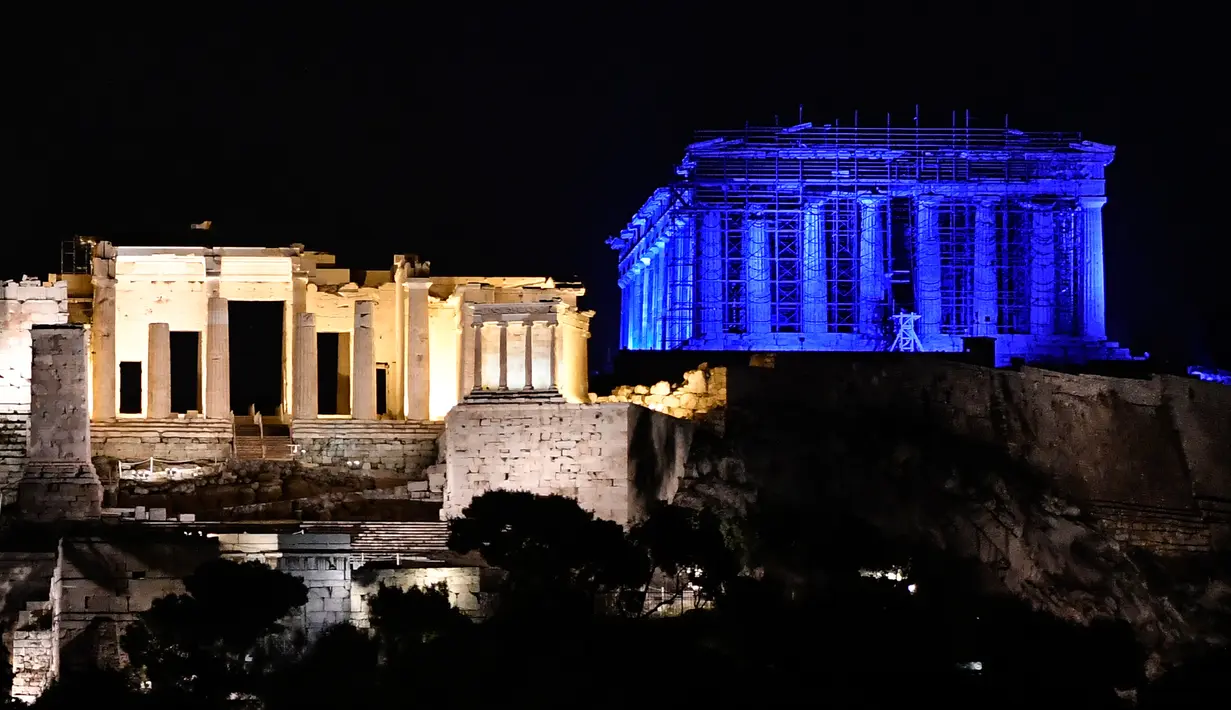 FOTO: Nuansa Biru Kuil Parthenon Athena di Hari Anak Sedunia - Foto ...