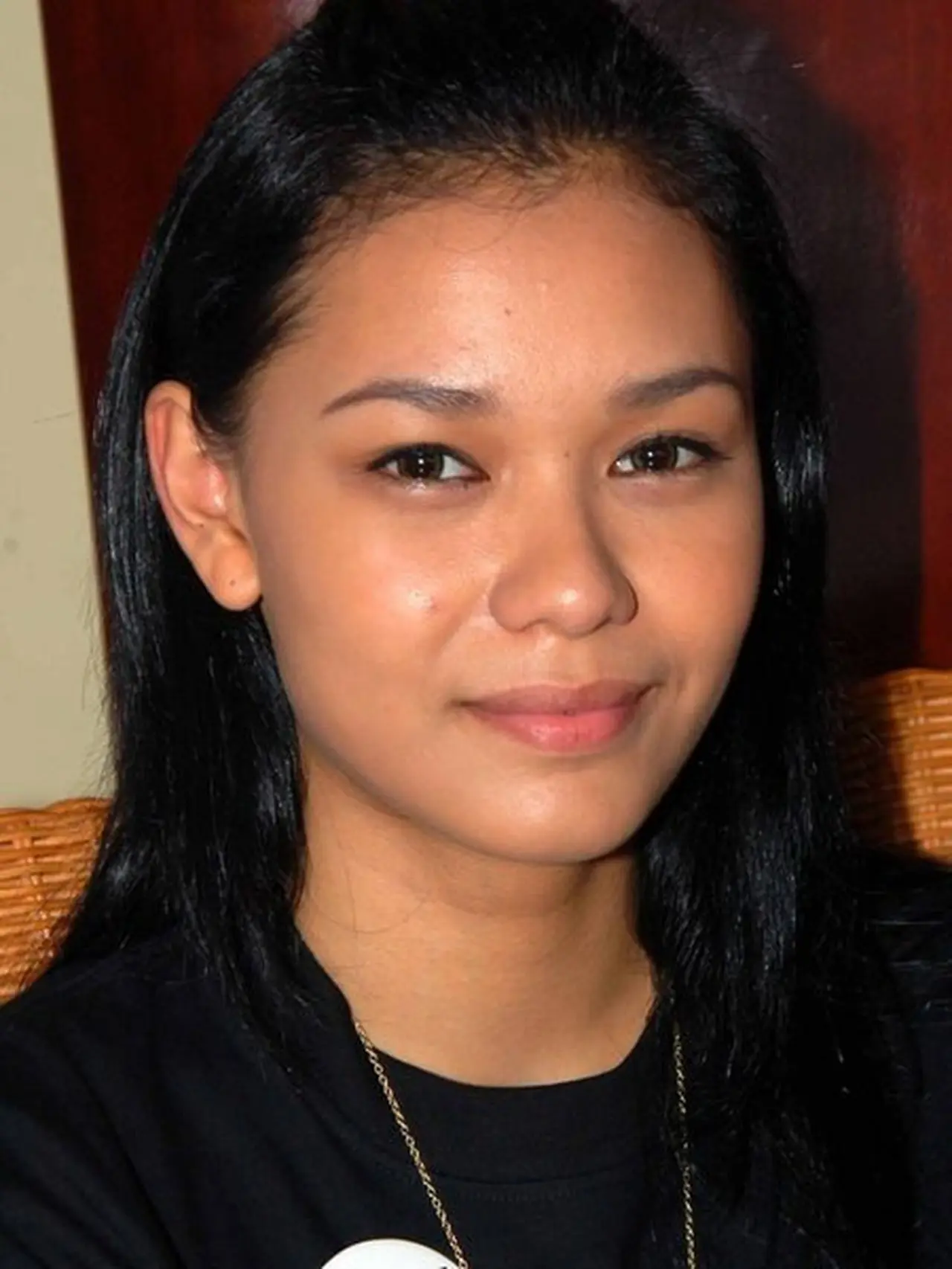 7 Transformasi Adinia Wirasti, dulu Tomboy Kini Makin Elegan dan Berkelas - Hot Liputan6.com