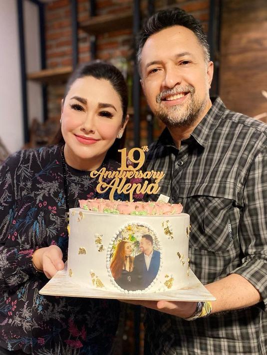 Jarang Tersorot, Potret Kemesraan Nia Zulkarnaen dan Ari Sihasale 19 ...