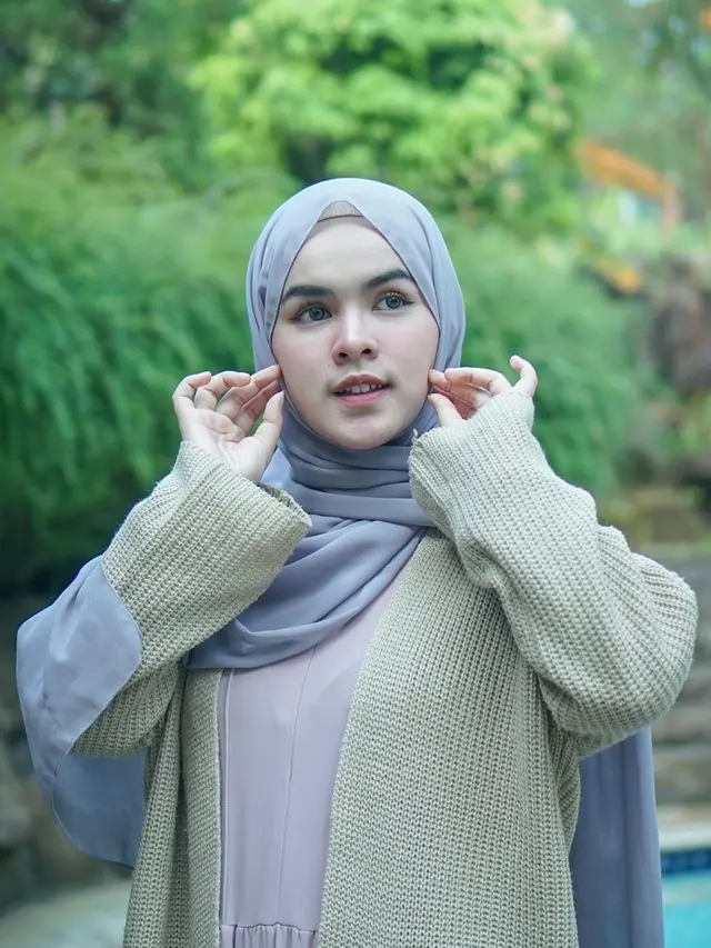 Rajin Menghafal Al-Qur'an, Ini 6 Potret Nada Sikkah Istri Aktor Haydar Ali - Hot Liputan6.com