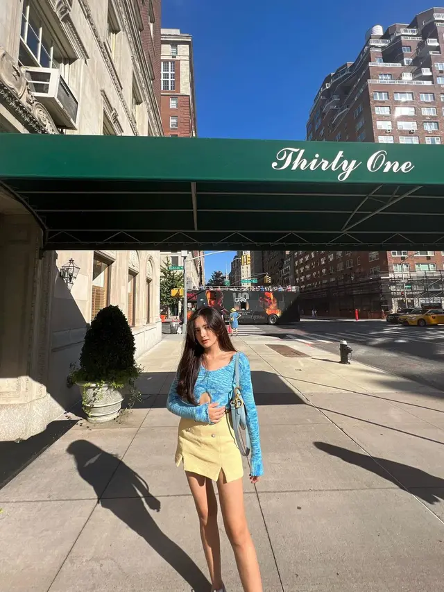 5 Momen Beby Tsabina Liburan di New York City, Pose Akrab Bareng Karlie Kloss Mantan Model ...