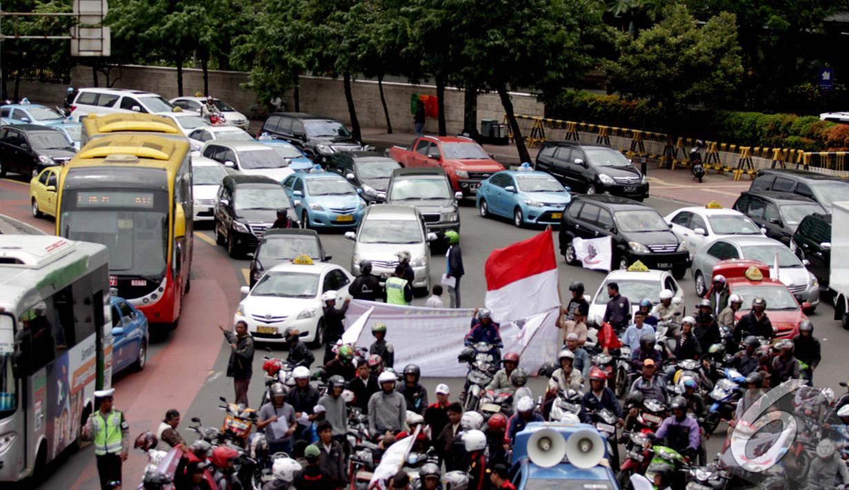 Demo Pengendara Motor Bikin Bundaran HI Macet Panjang - Foto Liputan6.com