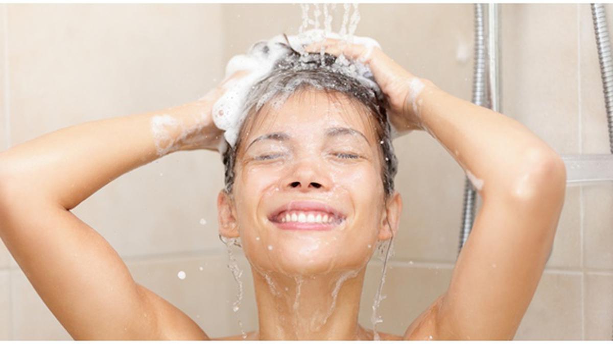 Masih Malas Mandi? Ini Manfaat Mandi Untuk Tubuh Dan Pikiran Anda ...