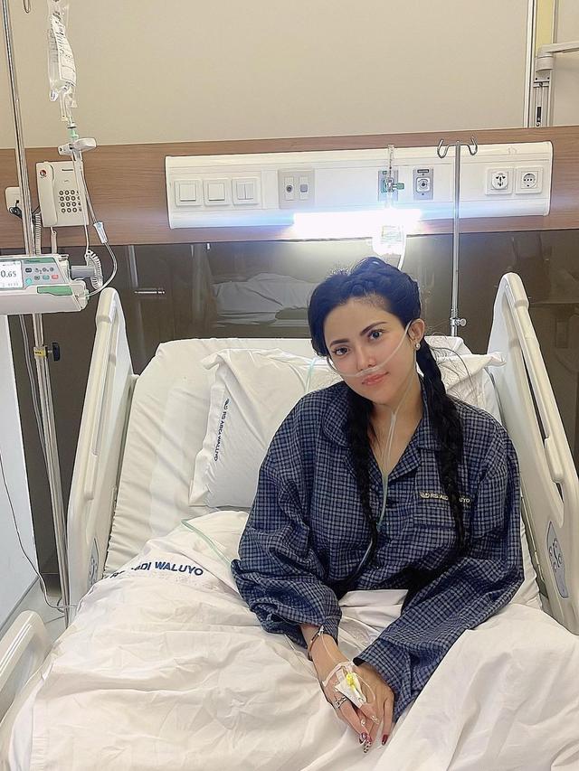 6 Potret Kondisi Ayu Aulia Dirawat di RS Idap Leukimia dan Peradangan ...