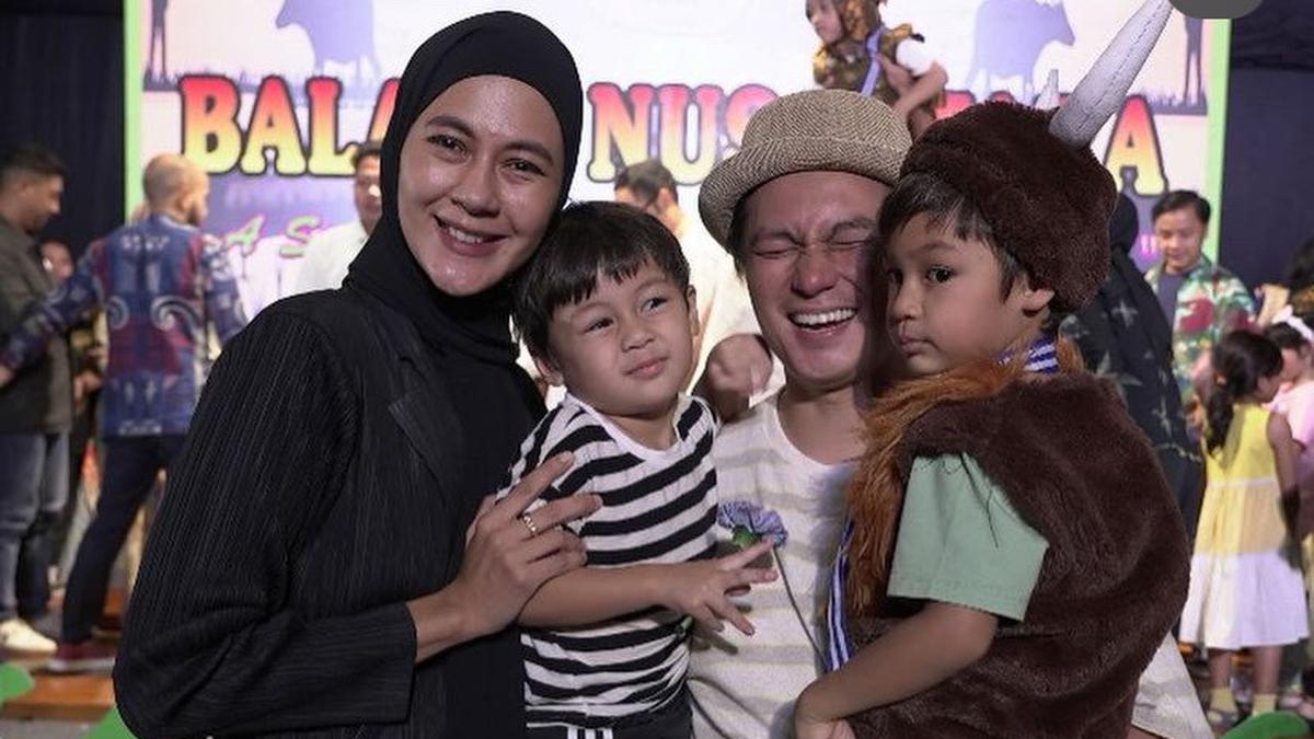 6 Potret Paula Verhoeven Tampil dengan Outfit Serba Hitam Bawa Tas ...