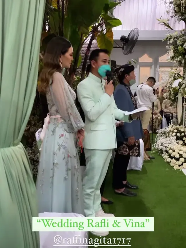 7 Potret Raffi Ahmad dan Luna Maya Jadi MC di Nikahan Muhammad Rafli Arema FC - Hot Liputan6.com
