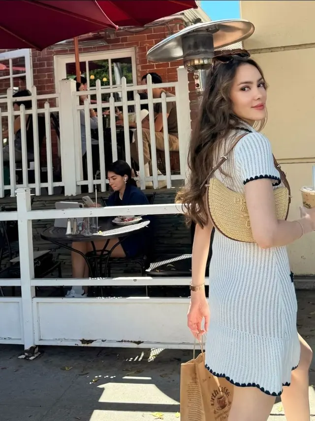 7 Potret Cathy Sharon Awet Muda di Usia 41 Tahun, Pakai Mini Dress Bak ABG - Hot Liputan6.com