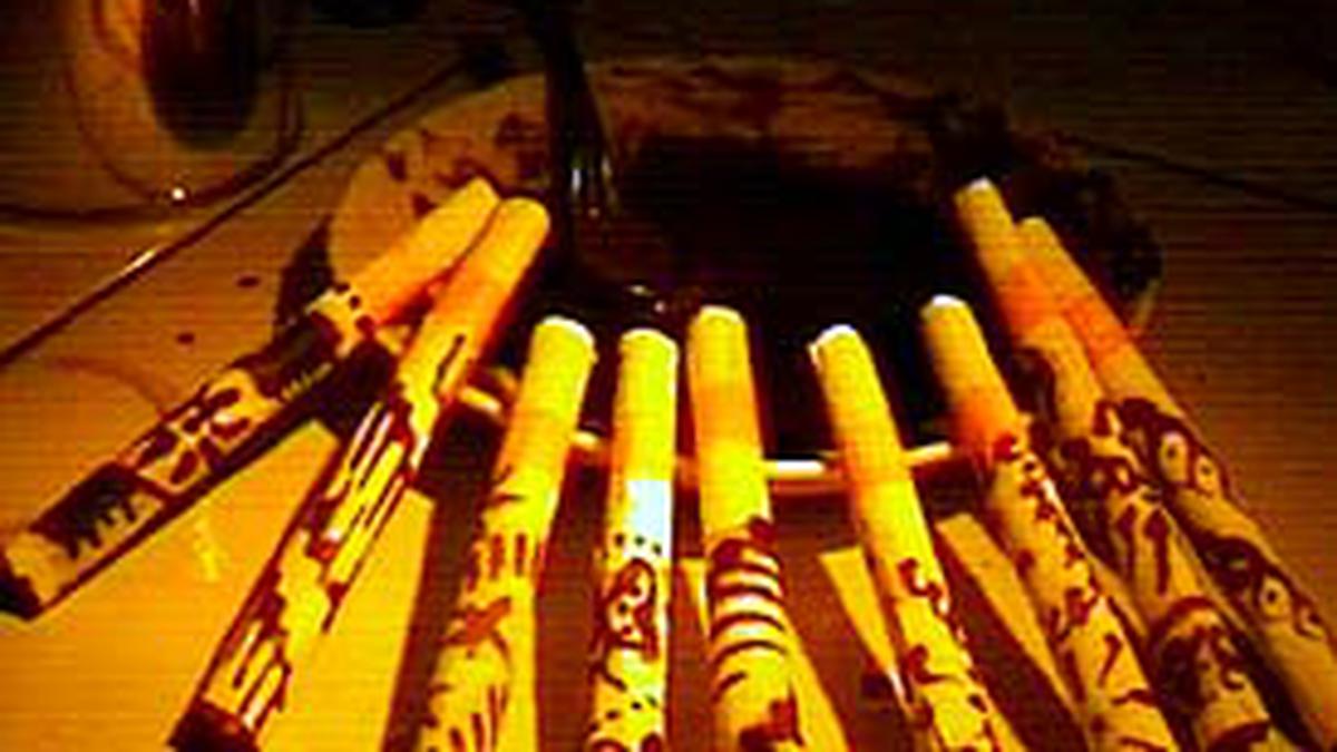 Cethe, Membatik Rokok dengan Ampas Kopi - News Liputan6.com