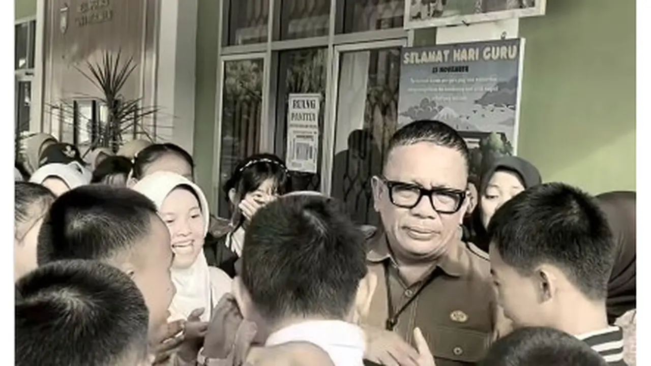 Viral Kepala Sekolah di Prabumulih Dicopot Karena Tegur Anak Pejabat Bawa Mobil ke Sekolah ...