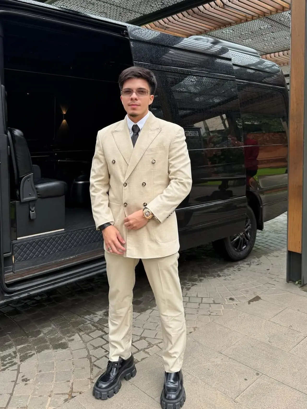 Tanpa Dress atau Kebaya, Aurelie Hermansyah Bergaya Androgini di ...