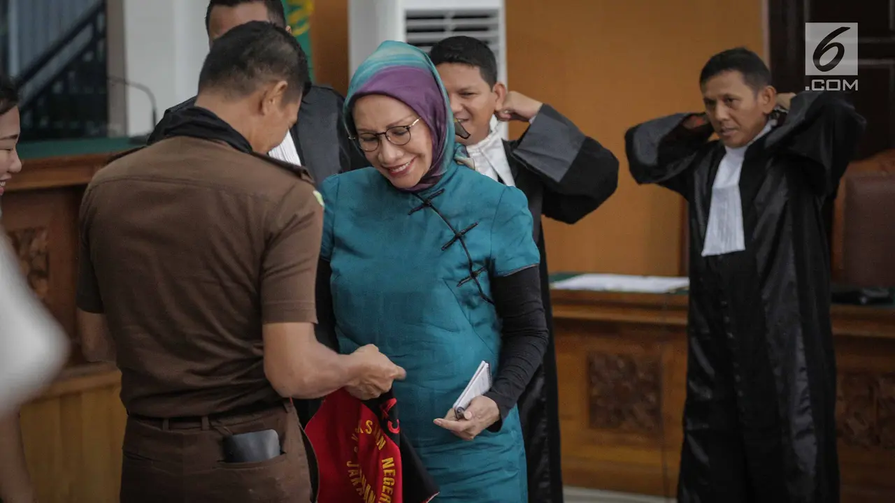 Senyum Kecil Ratna Sarumpaet Saat Jaksa Tanya Ke Saksi Soal Hasil Bedah