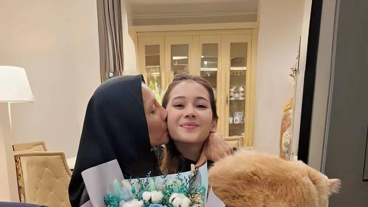 Hari Ibu, Sandrinna Michelle dan Ibunda Berdamai dan Saling Rangkul