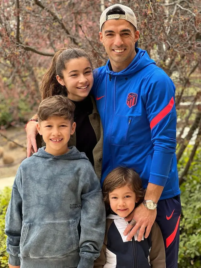 5 Potret Manis Delfina Suarez Bareng Sang Ayah, Pesepak Bola Luiz ...