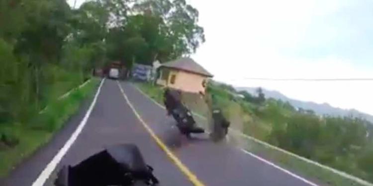 Detik Detik Adu Banteng Yamaha Nmax Vs Scoopy Bikin Emosi Berita