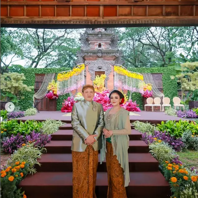 6 Model Kebaya Suci Winata Istri ke-4 Ari Sigit, Penampilan di Unduh ...