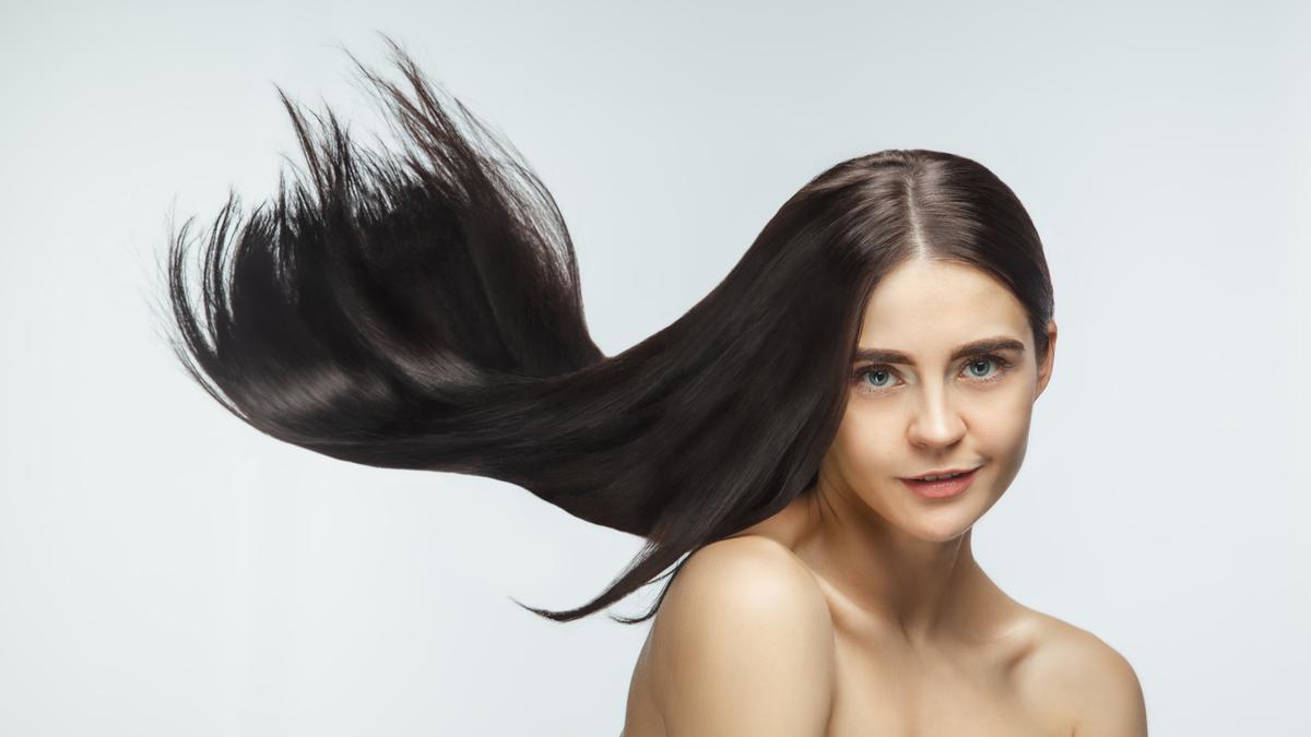 Tips Membuat Rambut Hitam Berkilau - Health Fimela.com