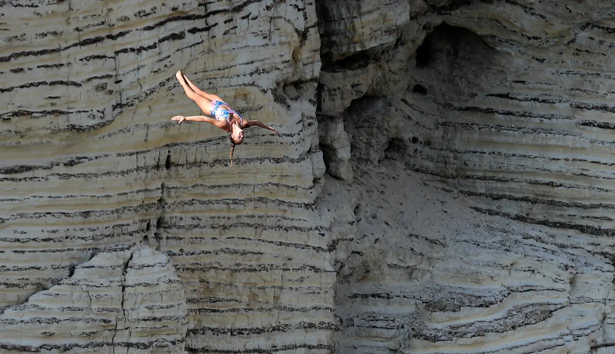 FOTO: Cliff Diving, Aksi Terjun Ekstrem dari Tebing - Foto Liputan6.com