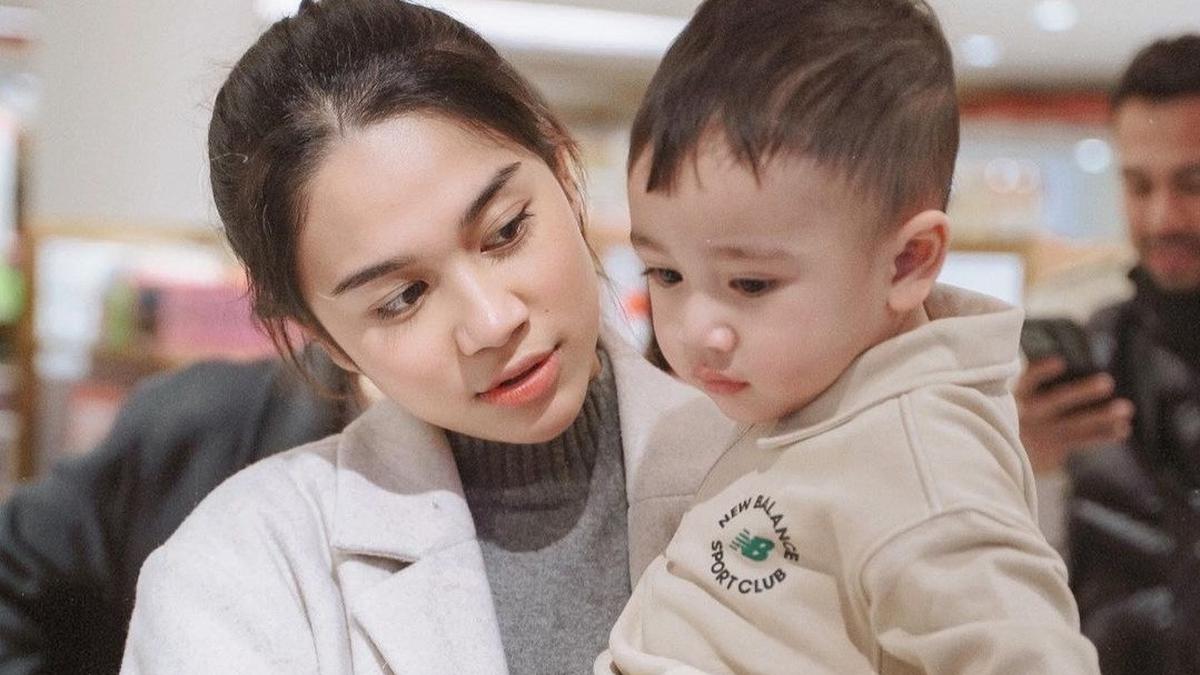 6 Potret Azizah Salsha Main Bareng Rayanzza, Disebut Sudah Cocok Jadi ...