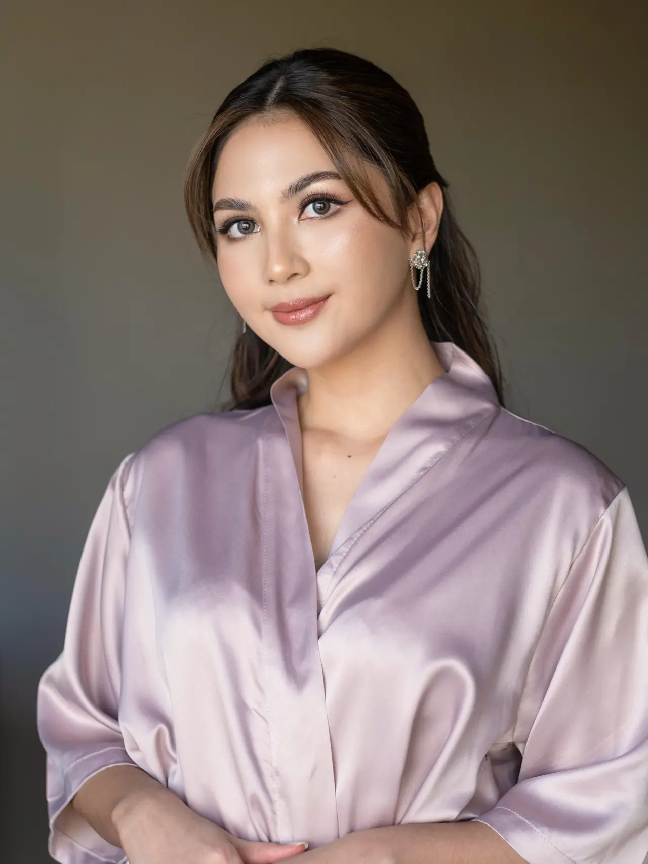Stefany Layata, Makeup Artis di Balik Kecantikan Jessica Mila Saat Jadi Bridesmaids Enzy Storia ...