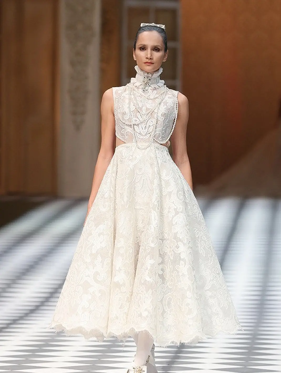 Penuh Inspirasi dan Histori, Ini Karya Terbaru Sebastian Gunawan