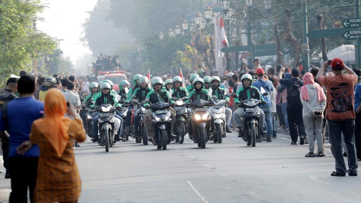 Driver Grab Turut Meriahkan Kirab Obor Asian Games 2018 - Asian Games ...